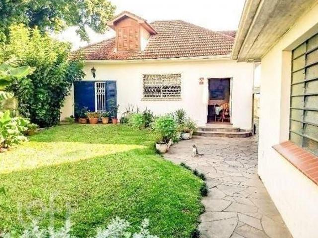 Casa à venda em Menino Deus com 228 m², 3 quartos, 1 suíte, 2 vagas