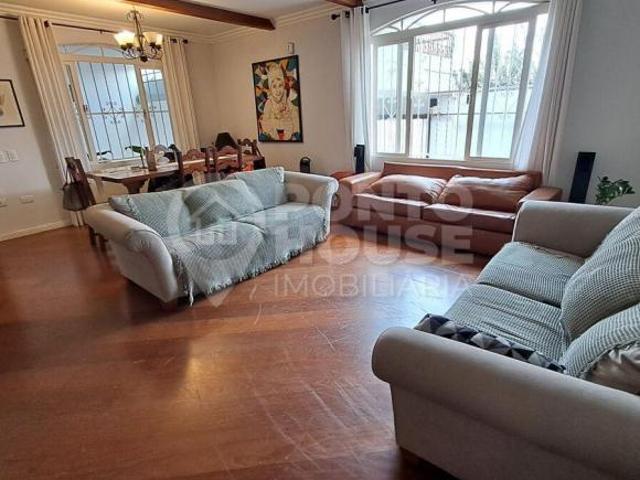 Casa à venda em Mirandópolis 3 dormitórios, 2 suítes, 3 vagas, local tranquilo