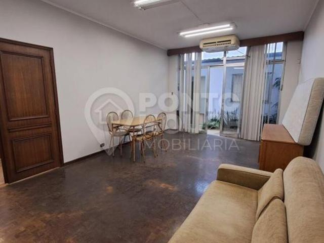 Casa à venda em Mirandópolis, 3 dormitórios, 4 vagas, 800 metros da Praça Árvore