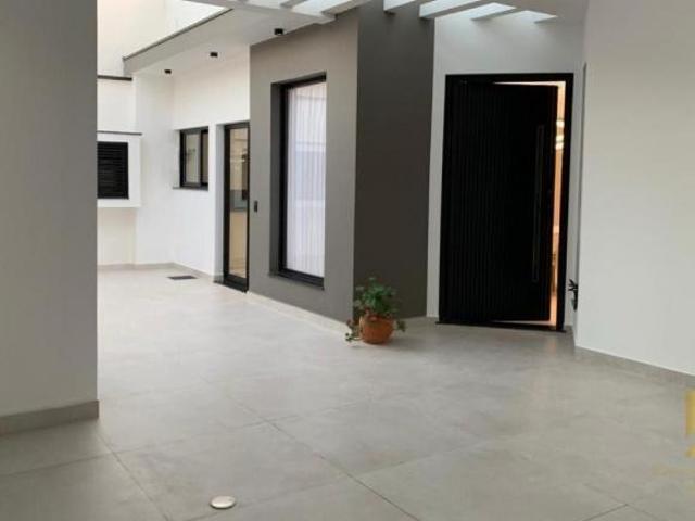 Casa à Venda em Nova Caieiras, 4 Dorms, 3 Suítes, 264m²