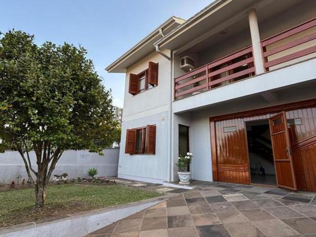 Casa à venda em Novo Hamburgo bairro Ideal com 236m2 e móveis planejados