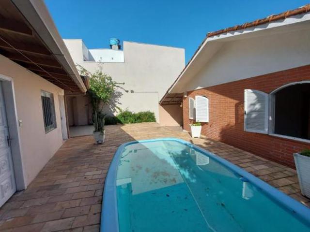 Casa à venda em Novo Hamburgo Piscina privativa e churrasqueira!