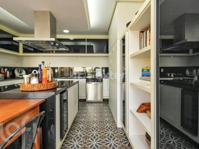 Casa à venda em Nonoai com 620 m², 4 quartos, 4 suítes, 5 vagas