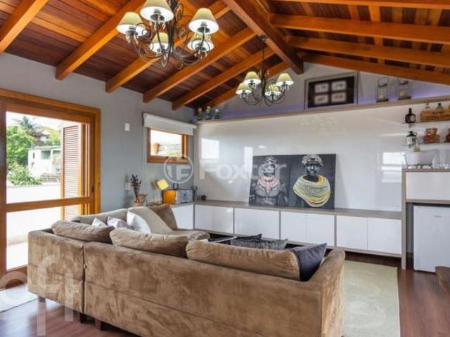 Casa à venda em Nonoai com 181 m², 3 quartos, 1 suíte, 3 vagas