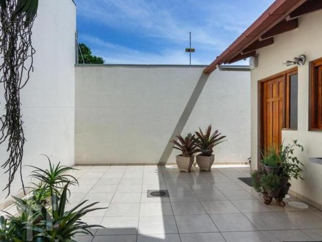 Casa à venda em Nonoai com 181 m², 3 quartos, 1 suíte, 3 vagas
