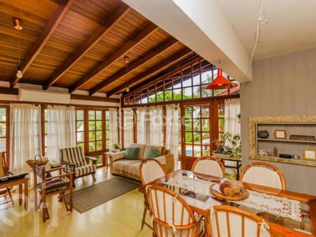 Casa à venda em Nonoai com 187 m², 3 quartos, 1 suíte, 3 vagas
