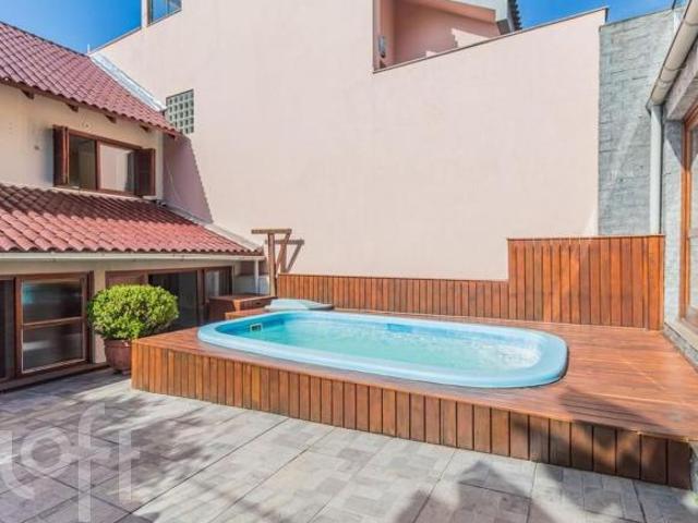 Casa à venda em Nonoai com 220 m², 3 quartos, 1 suíte, 4 vagas