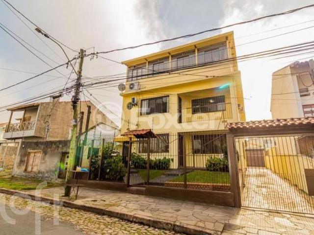 Casa à venda em Nonoai com 256 m², 6 quartos, 1 suíte, 5 vagas