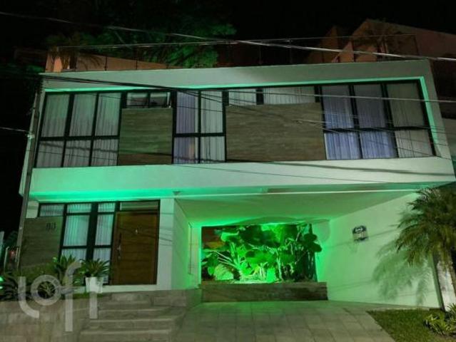Casa à venda em Nonoai com 284 m², 3 quartos, 1 suíte, 4 vagas