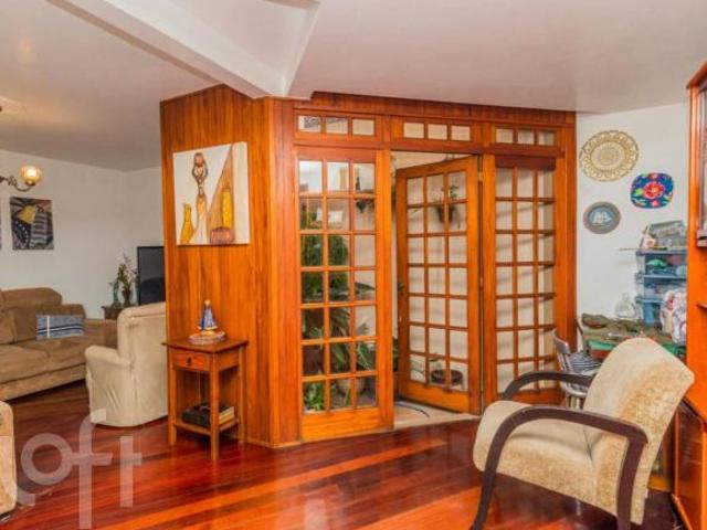 Casa à venda em Nonoai com 328 m², 5 quartos, 1 suíte, 6 vagas