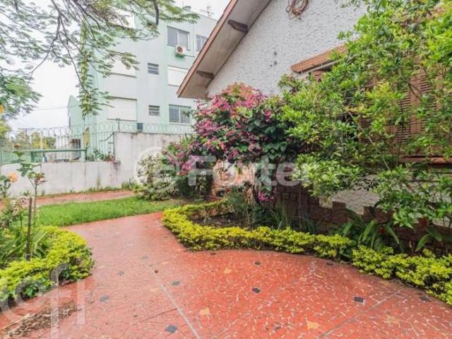 Casa à venda em Navegantes com 216 m², 2 quartos, 5 vagas
