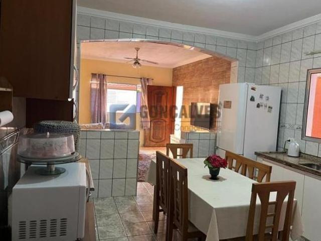 Casa à venda em São Bernardo do Campo Alvarenga – 3 quartos, 8 vagas, churrasqueira