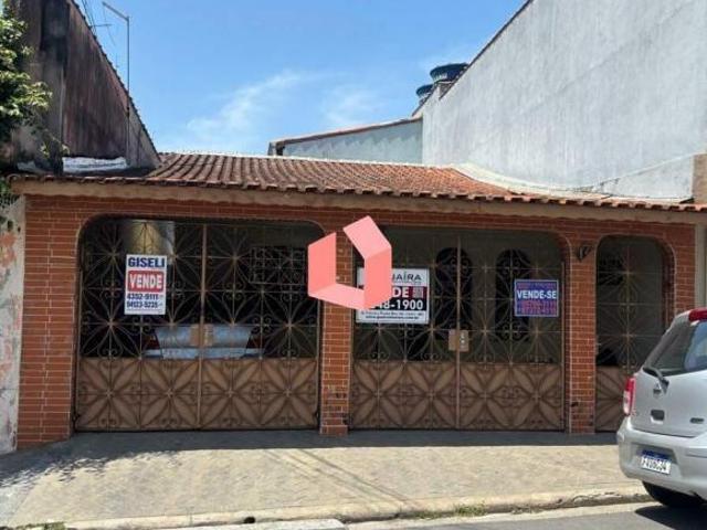 Casa à venda em São Bernardo do Campo Alves Dias — 3 suítes, quintal e churrasqueira