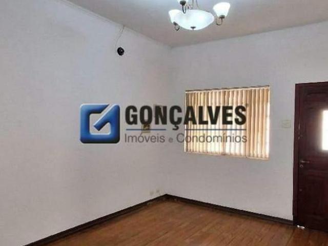 Casa à venda em São Caetano do Sul Santo Antônio | 2 quartos, quintal e 4 vagas