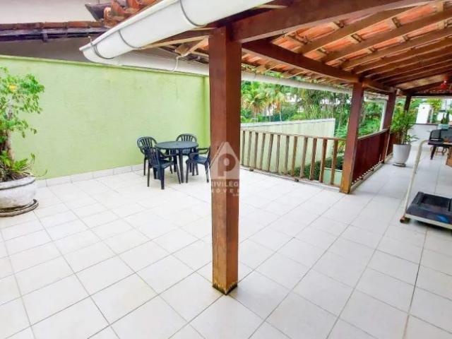 Casa à venda em São Conrado, 5 quartos, 4 suítes, área verde e vista para o Morro Dois Irmãos