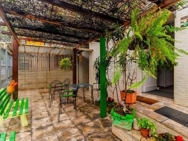 Casa à venda em São Geraldo com 268 m², 16 quartos, 2 suítes, 3 vagas