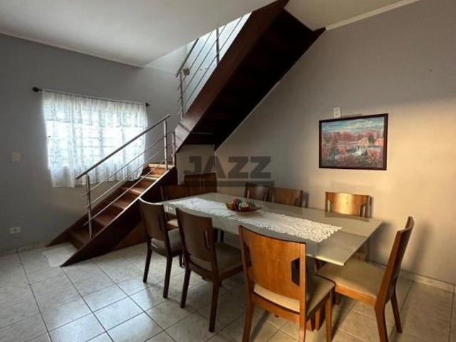 Casa à venda em São José dos Campos 5 dormitórios, suíte, 5 vagas de garagem, 210m² de área constr