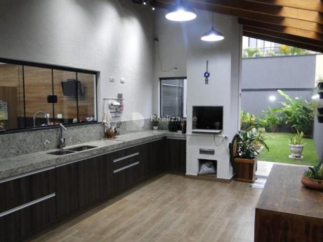 Casa à venda em São José dos Campos, Condomínio Residencial Monte Carlo, com 3 suítes, com 215 m²