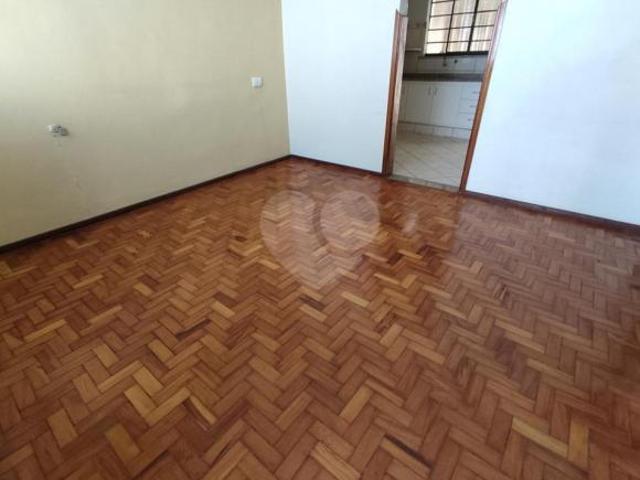 Casa à venda em São Lázaro