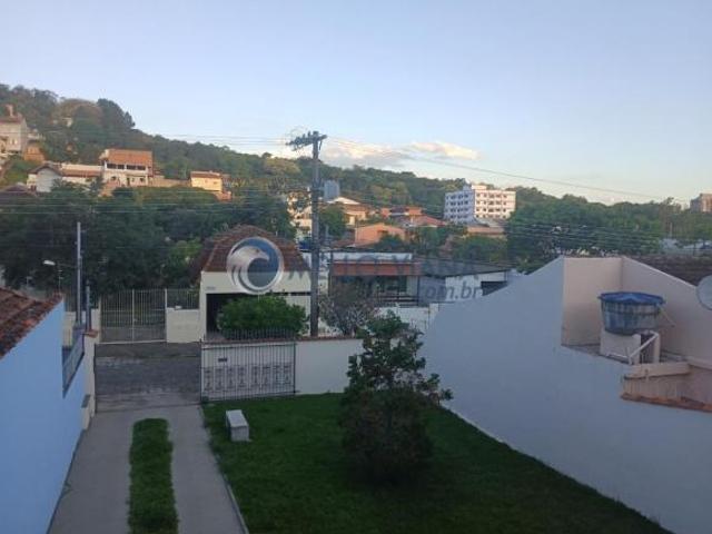Casa à venda em São Lourenço MG, bairro Santa Terezinha: 2 quartos, 1 suíte, 2 salas, 2 banheiros, 4