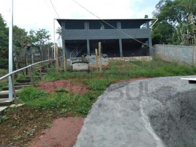 Casa à venda em São Lourenço da Serra, com boa localização