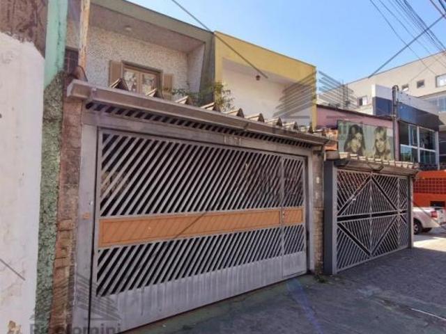Casa à venda em São Paulo SP, na Mooca. 5 quartos, 2 banheiros, 2 vagas. 210m² de puro conforto!