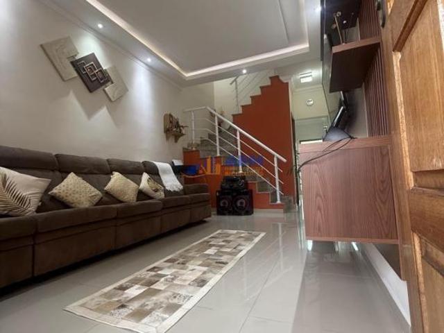 Casa à venda em São Paulo SP, bairro Cidade Líder: 2 quartos, 2 suítes, 1 sala, 4 banheiros, 4 vagas