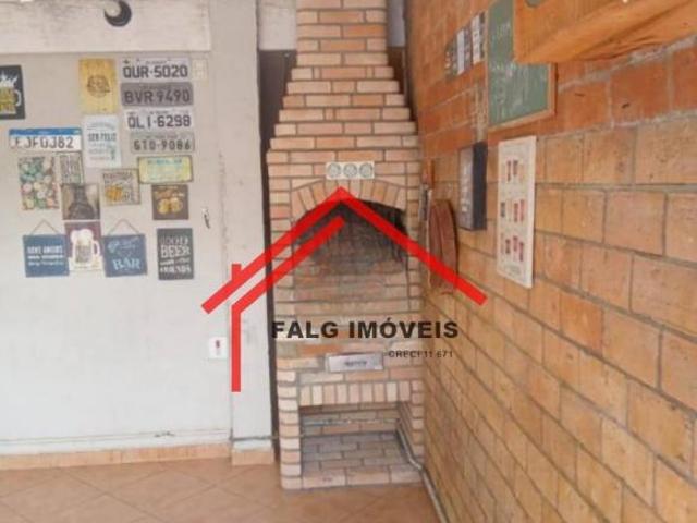 Casa com 3 Quartos e 4 banheiros, 5 vagas à Venda, 250 m² por R$ 710.000
