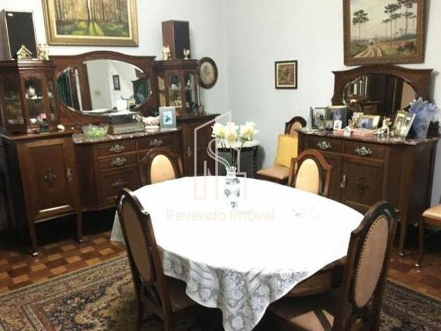 Casa à venda em São Paulo SP, Jardim da Saúde: Sobrado vintage com quintal amplo, 3 quartos e 476m²