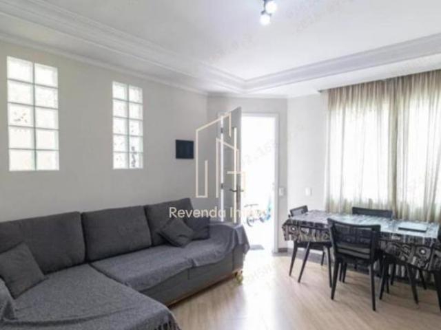 Casa à venda em São Paulo SP, Vila Laís: 3 suítes, sala espaçosa, 4 banheiros, 2