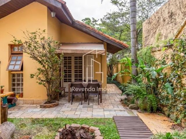 Casa à venda em São Paulo SP, Vila Madalena: 3 quartos, 1 suíte, 3 salas, 2 banheiros, 2 vagas, 200m