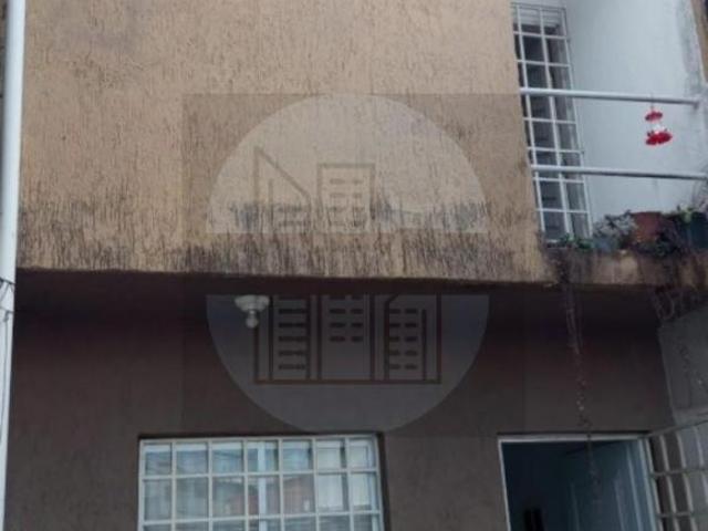 Casa à venda em São Paulo SP: 2 quartos sendo 1 suíte, 2 salas, 2 banheiros, 1 vaga de garagem no Ja