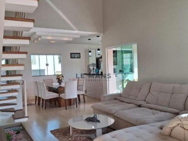 Casa à venda em São Pedro, Jardim Itália, com 3 quartos, com 238 m²
