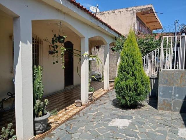 Casa à venda em São Salvador