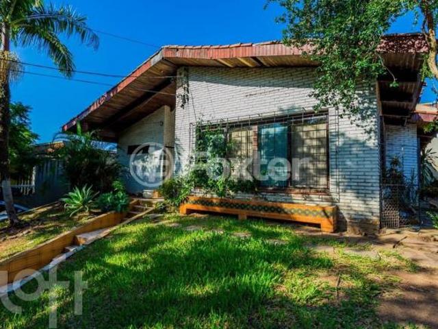 Casa à venda em São Sebastião com 200 m², 3 quartos, 1 suíte, 3 vagas