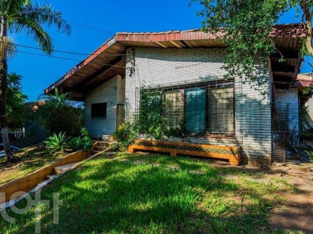 Casa à venda em São Sebastião com 200 m², 3 quartos, 1 suíte, 3 vagas