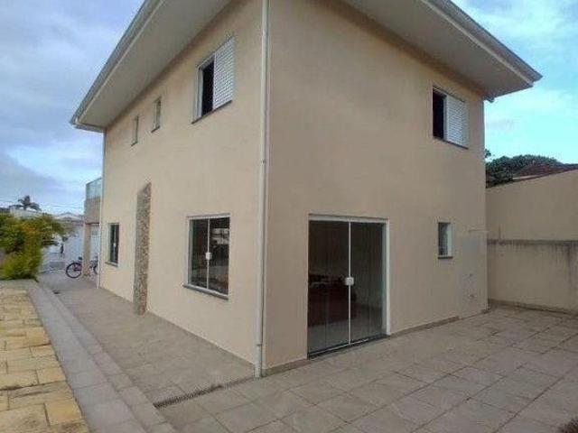 Casa à Venda em Solemar, Praia Grande SP