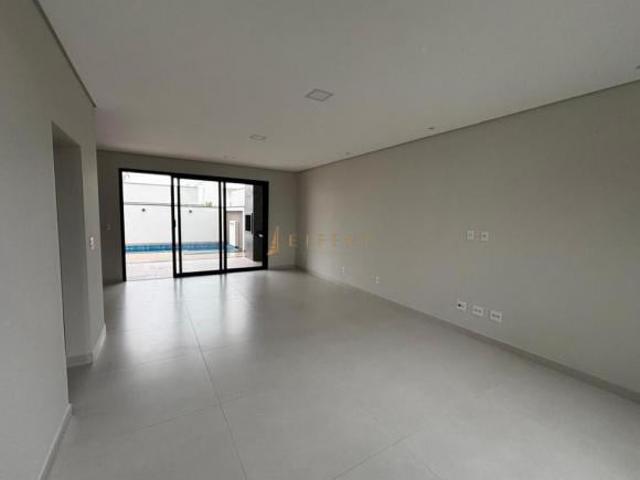 Casa à venda em Sorocaba, Condomínio Campos do Conde, com 3 suítes, com 230 m²