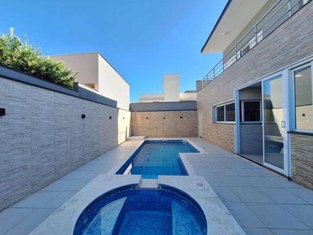 Casa à venda em Sorocaba, Condomínio Chácara Ondina, com 3 suítes, com 350 m²
