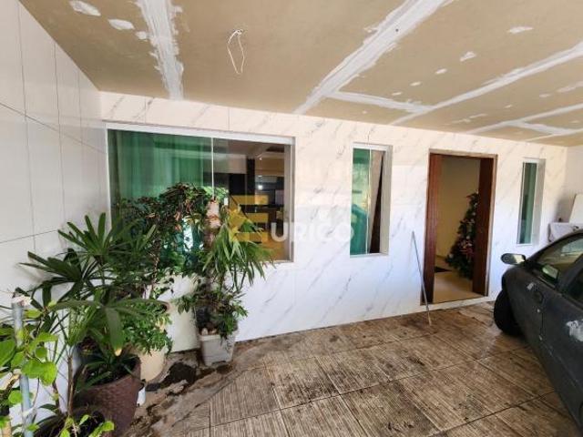 Casa à Venda em Sorocaba Jardim Portal do Itavuvu | 3 suítes, 2 vagas, 270 m²