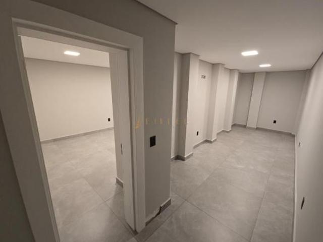 Casa à venda em Sorocaba, Jardim Residencial Chácara Ondina, com 4 suítes, com 350 m²
