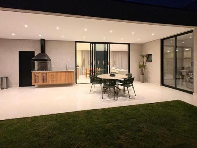 Casa à venda em Sorocaba, Wanel Ville, com 3 suítes, com 201.58 m², Condomínio Helena Maria