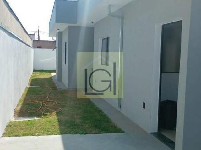 Casa à venda em Salto SP: 2 quartos, 1 suíte, 1 sala, 2 vagas no Jardim Santa Marta III 69,44 m² d