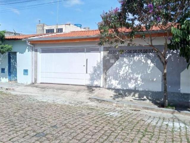 Casa a venda em Salto SP, térrea com 03 dormitórios, garagem 04 vagas cobertas churrasqueira