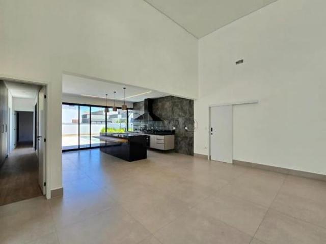 Casa à venda em Salto, portal dos bandeirantes, com 3 suítes, com 228 m²