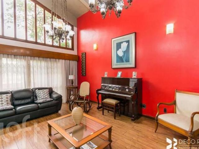 Casa à venda em Santo Antônio com 300 m², 3 quartos, 1 suíte, 4 vagas