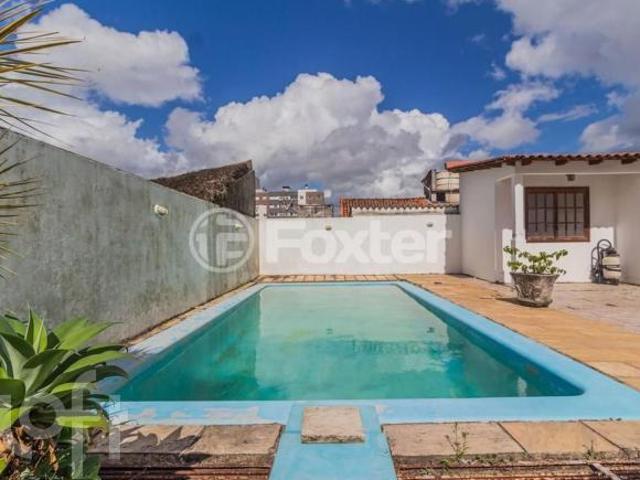 Casa à venda em Santo Antônio com 414 m², 4 quartos, 1 suíte, 4 vagas