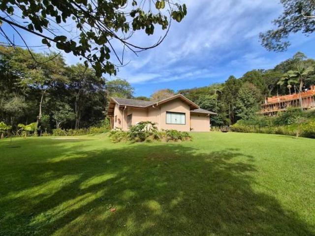 Casa à Venda em Santo Antônio do Pinhal – Condomínio Parque da Mantiqueira