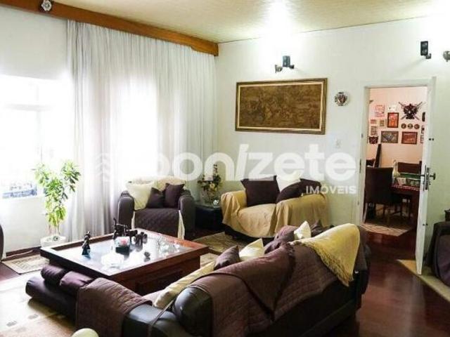 Casa à Venda em Santo André – 243 m², 3 Dormitórios, 4 Vagas, Vila Pinheirinho