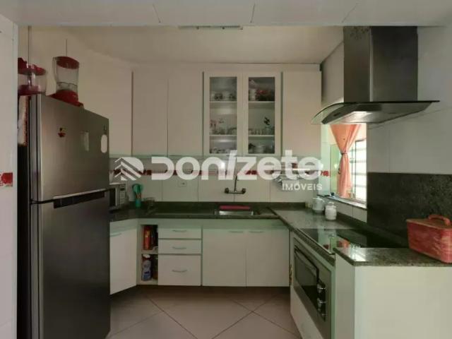Casa à venda em Santo André Vila Valparaíso | 214 m² internos, terreno de 198 m²